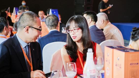 Prof. WANG Yiwen received a Distinguished Young Scholar Award in the first National Brain ...